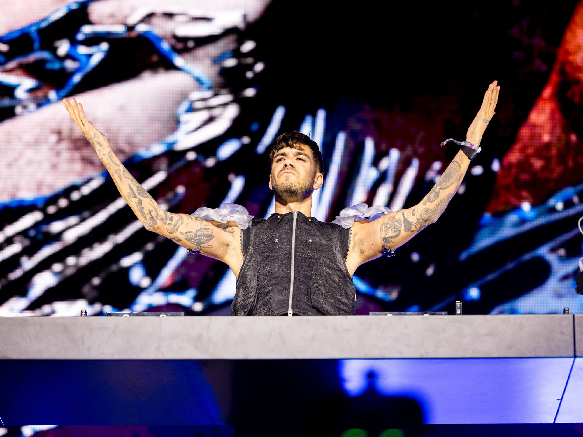 来日間近のAnyma、新曲「Angel In The Dark」をリリース！